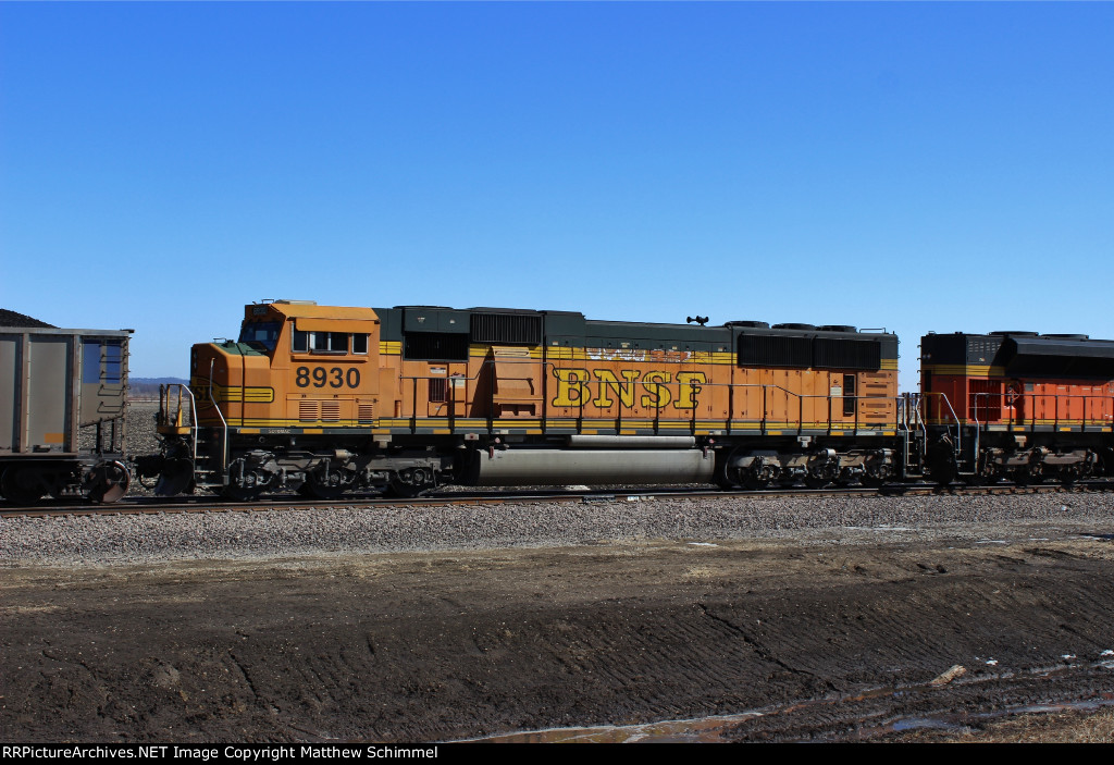 BNSF 8930